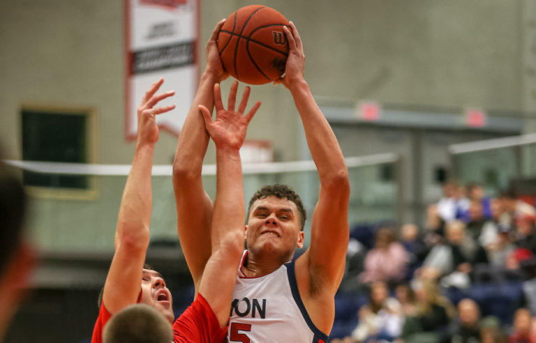 Julian shows his jam! SFU Clan big-man Roche stuns No. 12 Saints, sinks ...