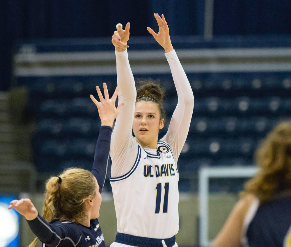 Sage Stobbart: Seycove’s former B.C. AA MVP turns her shot-blocking ...
